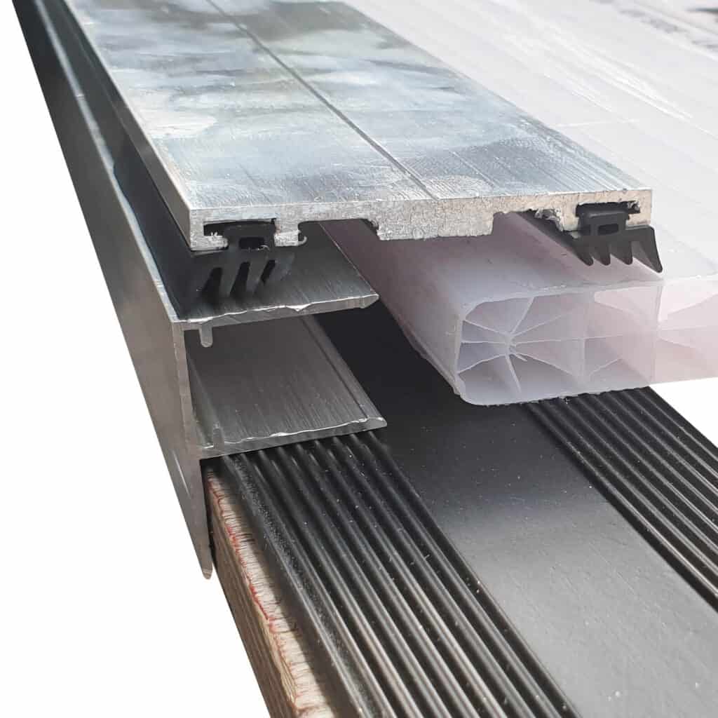 Aluminium zijprofiel set voor kanaalplaat 350 cm | Plexiglas.nl