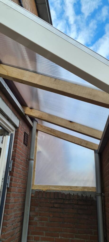 Polycarbonaat dak op maat helder | Plexiglas.nl